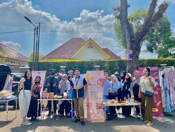 [[OPEN BOOTH USAHA MAHASISWA PENDIDIKAN EKONOMI PADA MK PRAKTIKUM ...